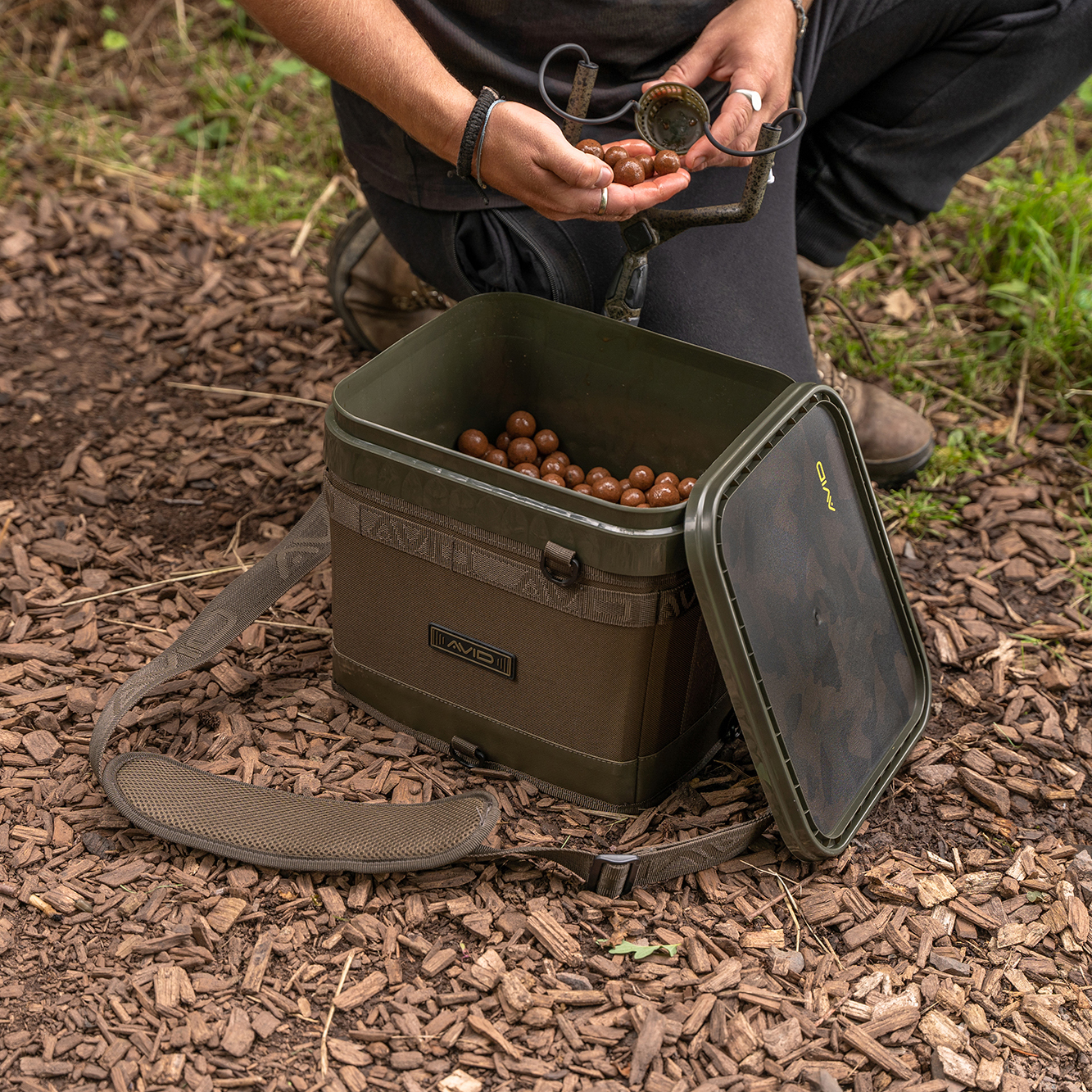 Compound Bucket & Pouch Caddy | Avid Carp